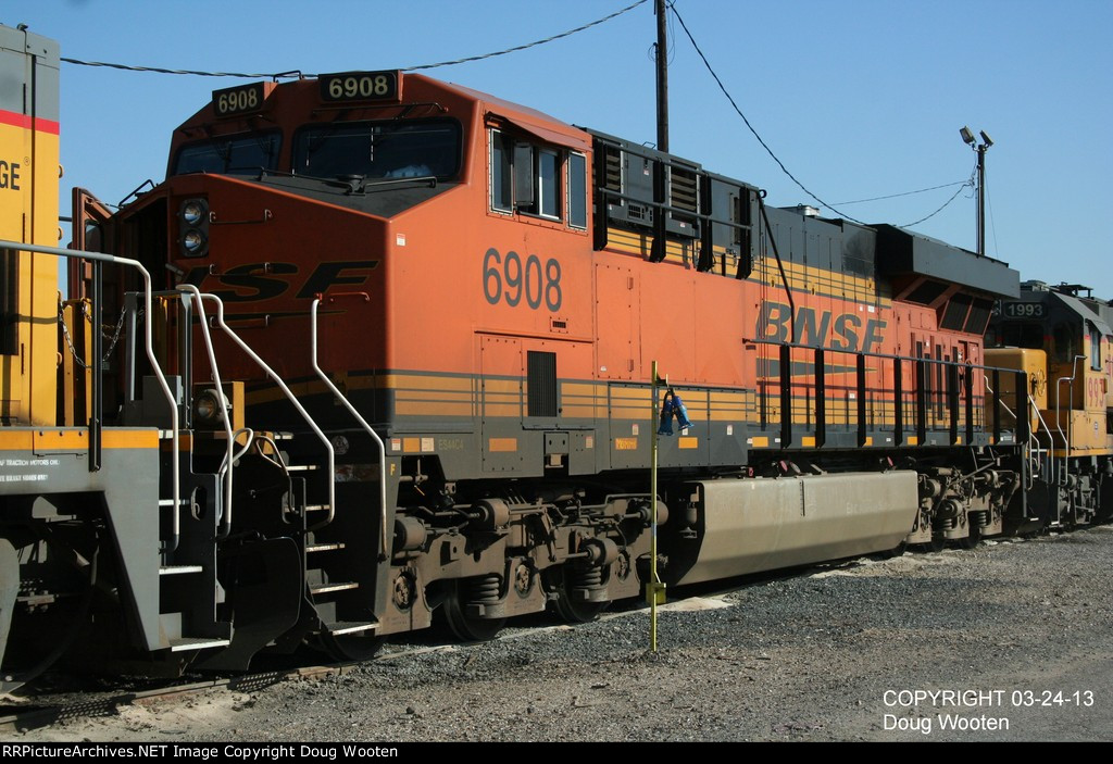 BNSF 6908